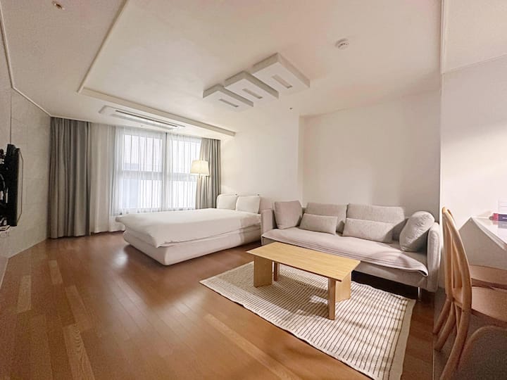 Full • •  #엘시티와해변도보1분#넷플릭스#가족연인친구여행#넓은방#취사가능 - Busan