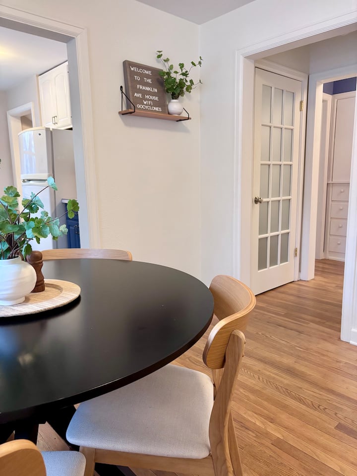 The Franklin House - Ames, Cozy 3 Bedroom, Slps 6 - エイムズ, IA