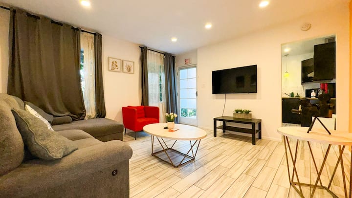 Chic & Functional Home With Elegant Design - Hollywood, CA