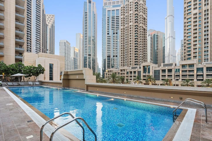 Walk To Dubai Mall | 2br Apt With Balcony And Pool - Dubai