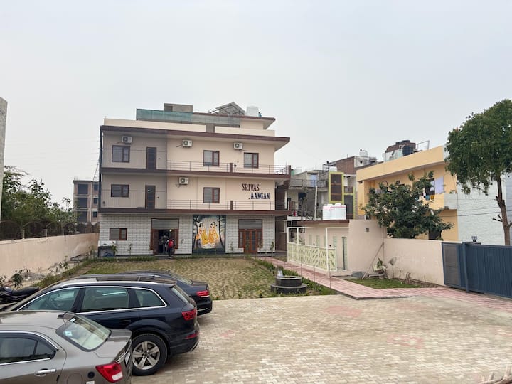 Srivas Aangan - Vrindavan
