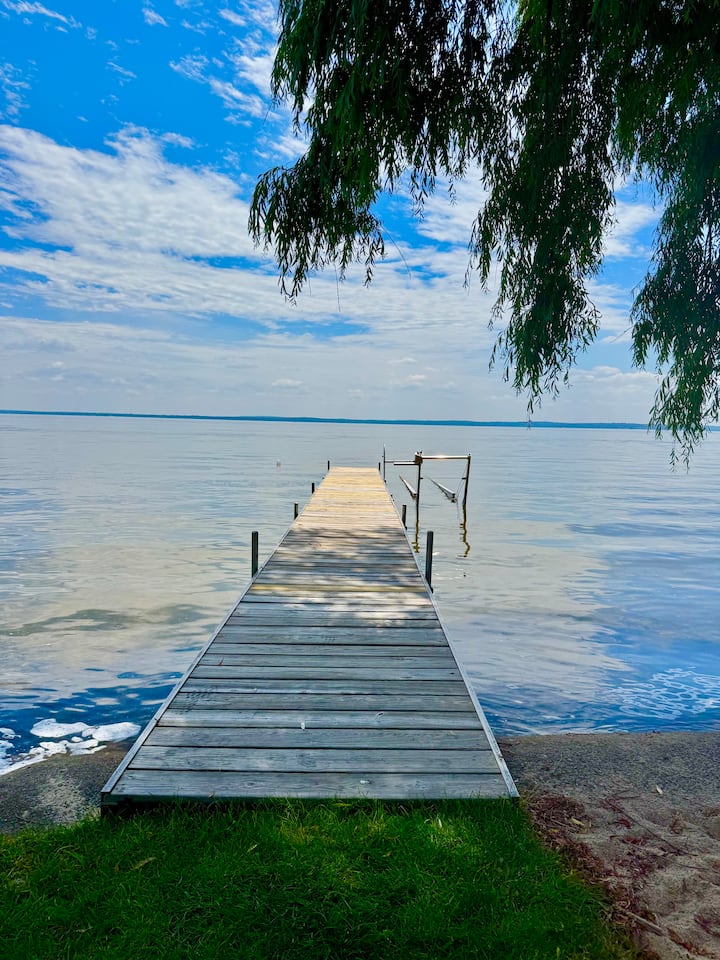 Waterfront Cabin W/ Private Dock - Houghton Lake, MI