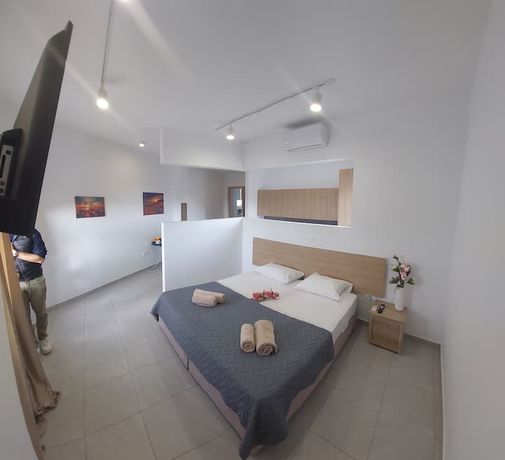 Luxe Studio In The Heart Of Ayia Napa! - アヤナパ