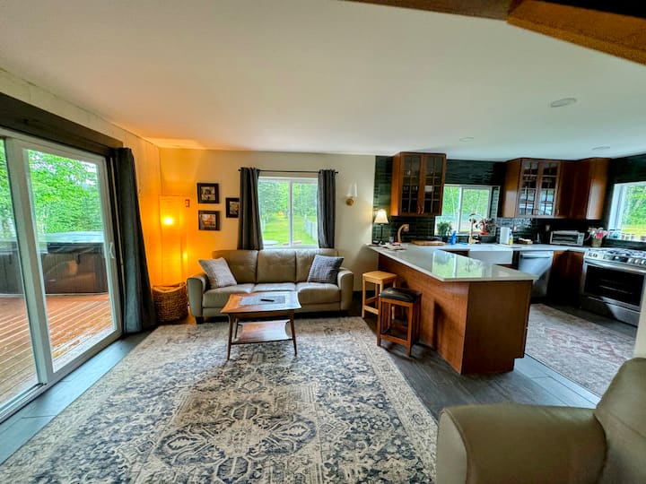 Birder's Paradise: Cozy Cabin W/hot Tub+wood Stove - États-Unis