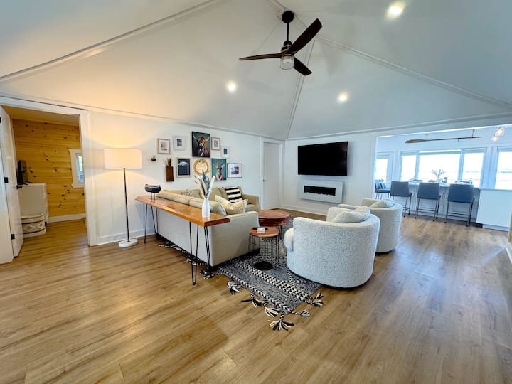 Elegant 4-season Escape On The Ottawa River - Renfrew