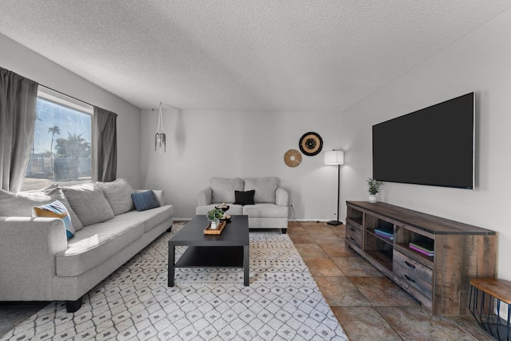 Spacious Home In The Heart Of Litchfield Park - Litchfield Park, AZ