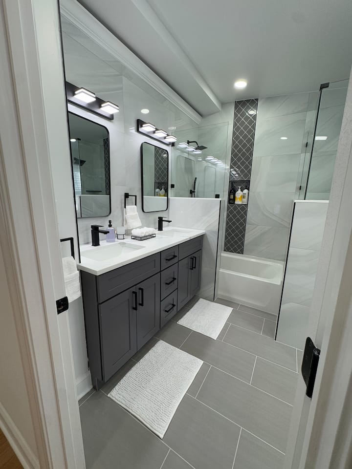 Modern 4br Home Near Metro & Dc's Iconic Sights - Washington, D.C.