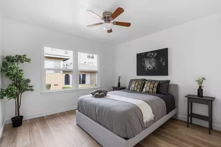 Garden Bungalow Escape Near Culver City & Lax - El Segundo, CA