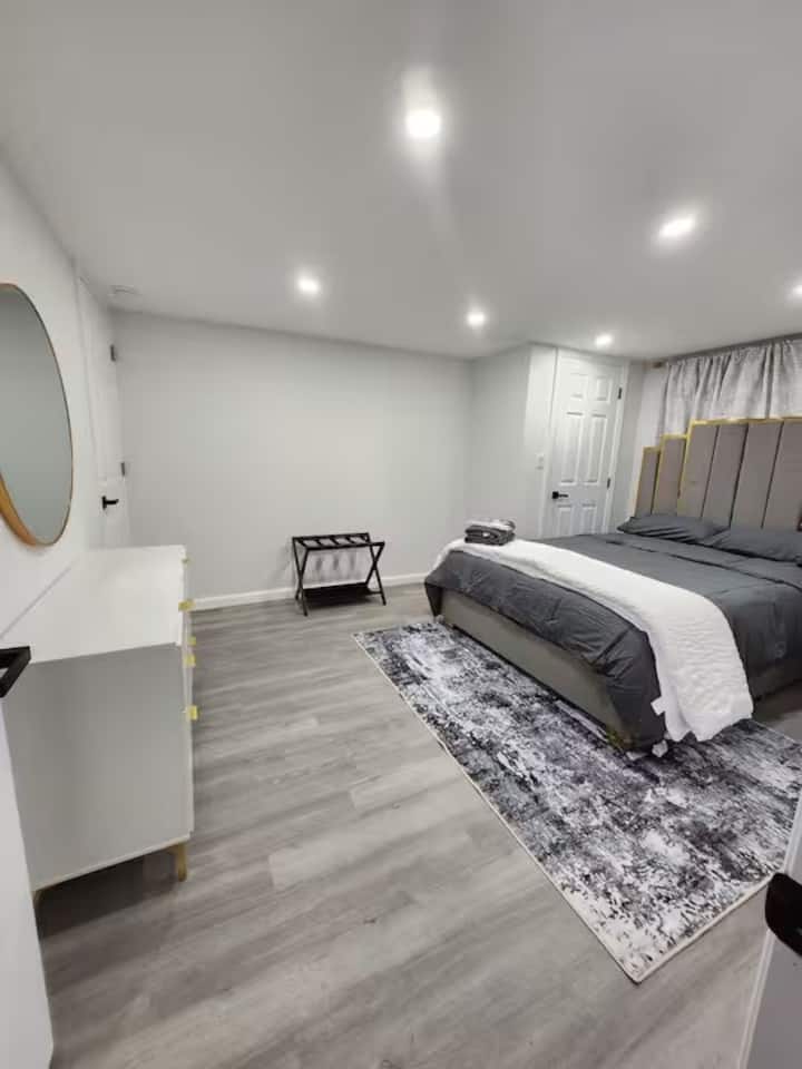 Apartment/private - Westbury, NY