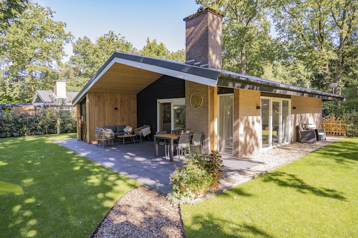 Modern Seizoenshuis In Het Rheezerbos Met Hottub - Slagharen