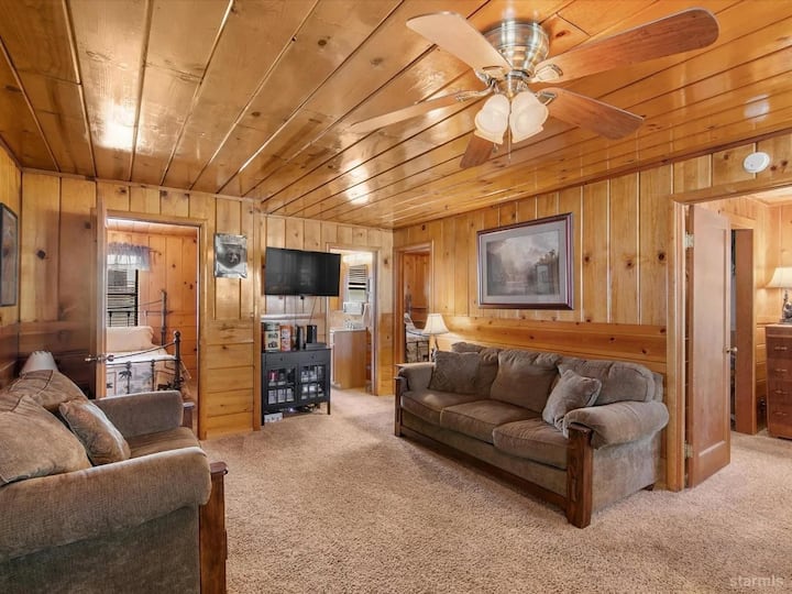 Charming Cozy Tahoe Cabin Escape-4br 2ba - South Lake Tahoe, CA
