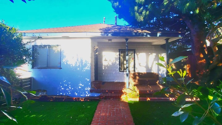 Santa Monica Bungalow Centrally Located - Santa Monica, CA