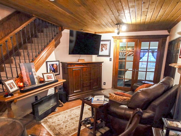Speakeasy Suite In Classic Luxury - Longmont