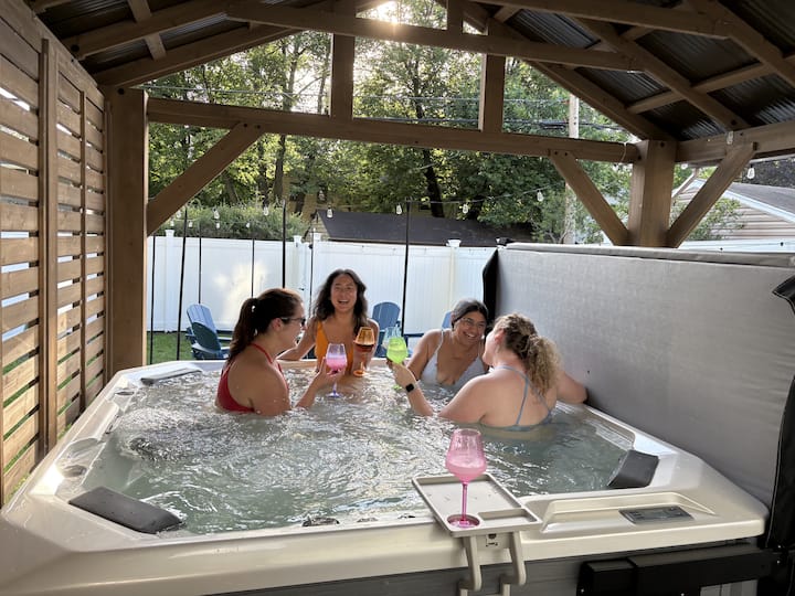 8 Min To Lake, Pavilion Hottub, Game & Kids Room - Minneapolis, MN