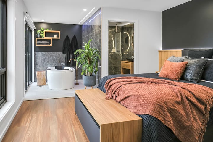 Luxurious On-farm Retreat - The Brolga - Penola