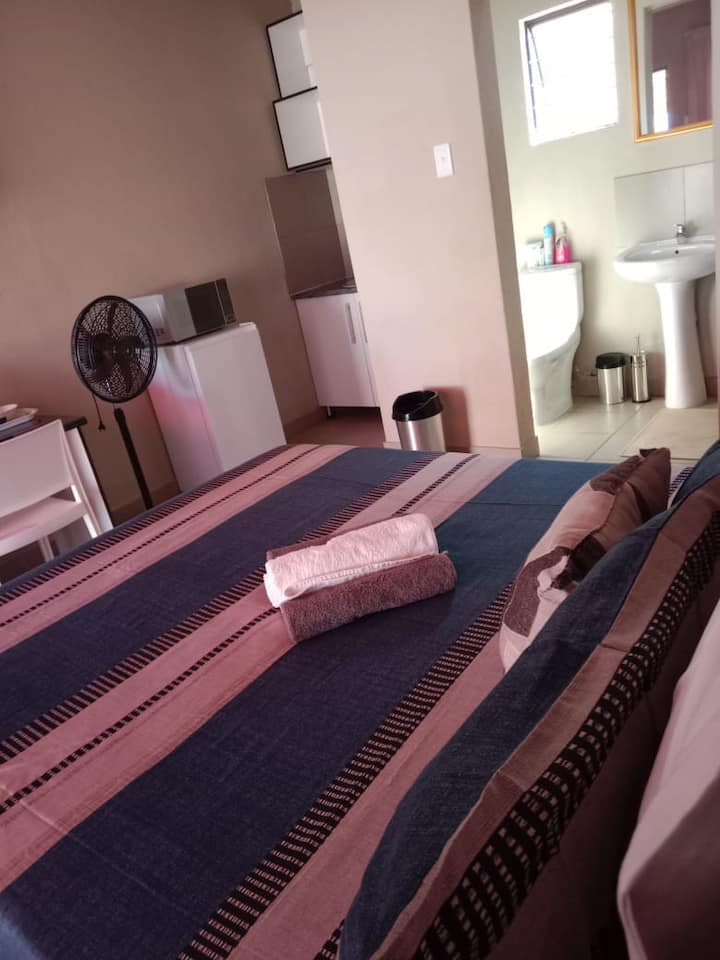 Rasesa Guesthouse - Soshanguve