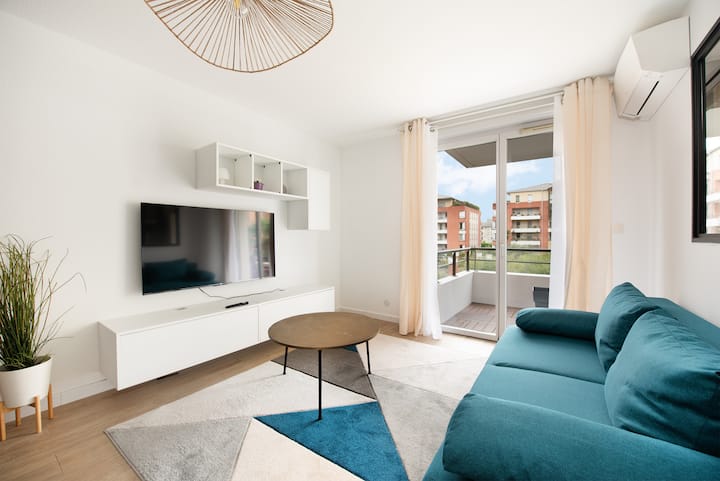 Chic T2 Avec Balcon + Parking : Zénith, Hippodrome - Toulouse