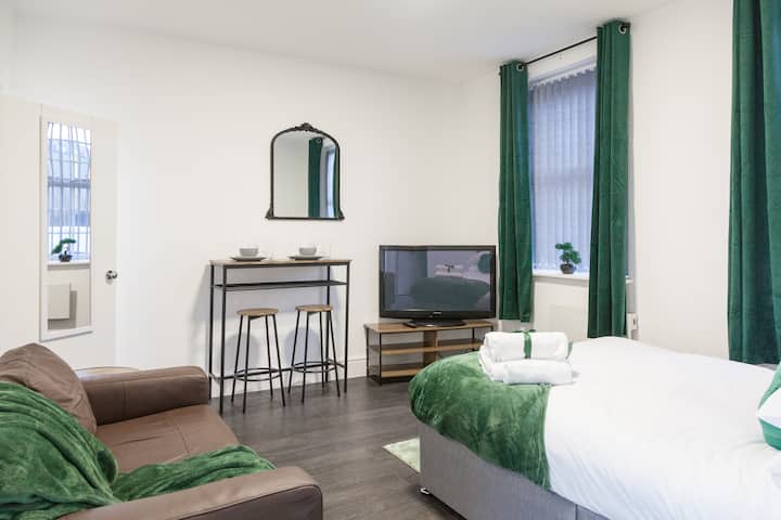 Tigris - Cosy Studio Flat - Warrington