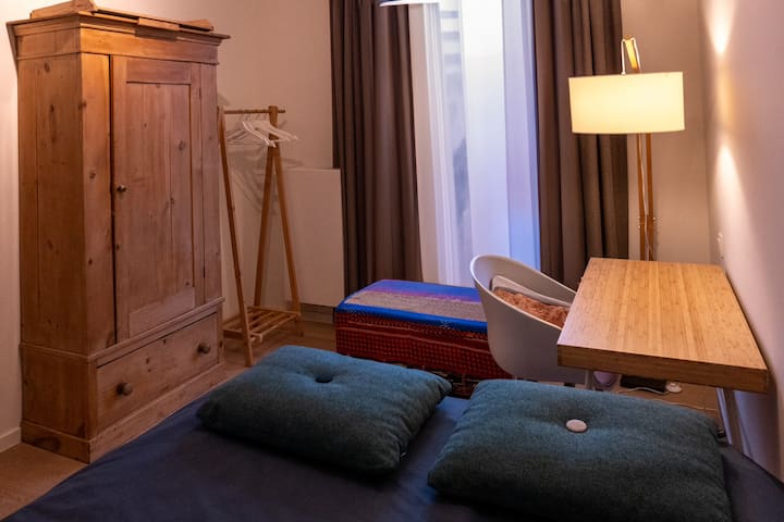 Chambre Chez L'habitant, Salle De Bain Privative - Jette