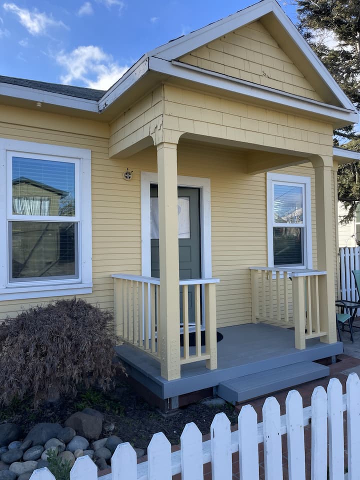 Charming Beach Bungalow - Santa Cruz, CA