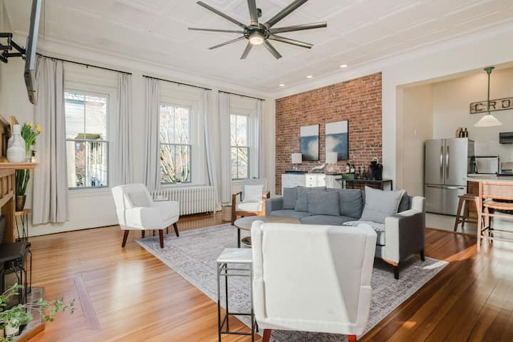 Historic New Bedford Henry’s On William! 4 Bedroom - New Bedford, MA