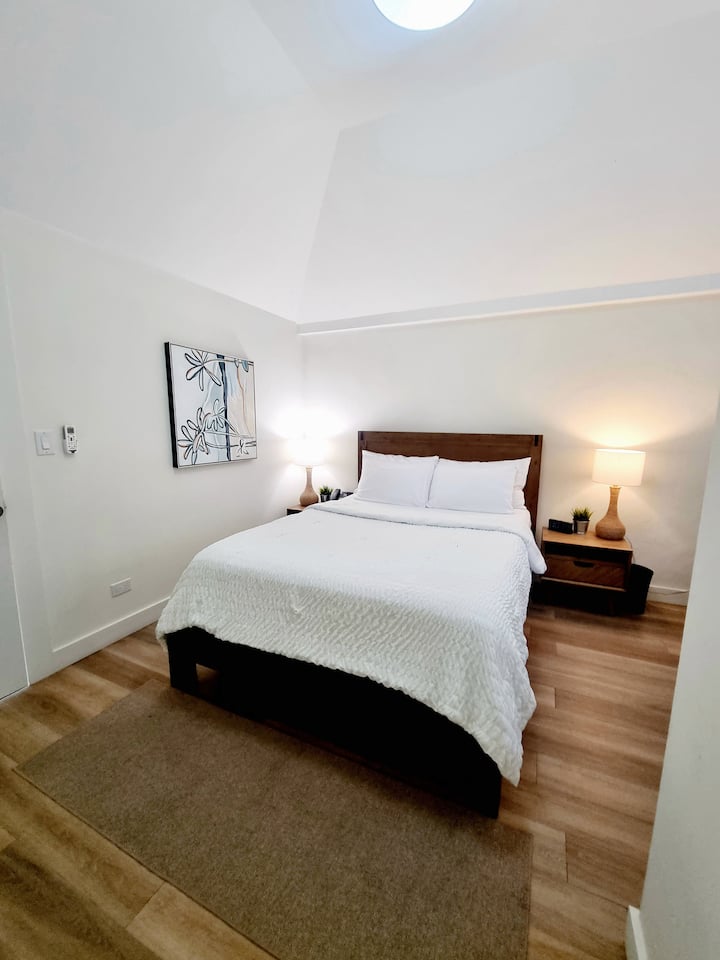 Upper Floor Queen Suite - Bermuda