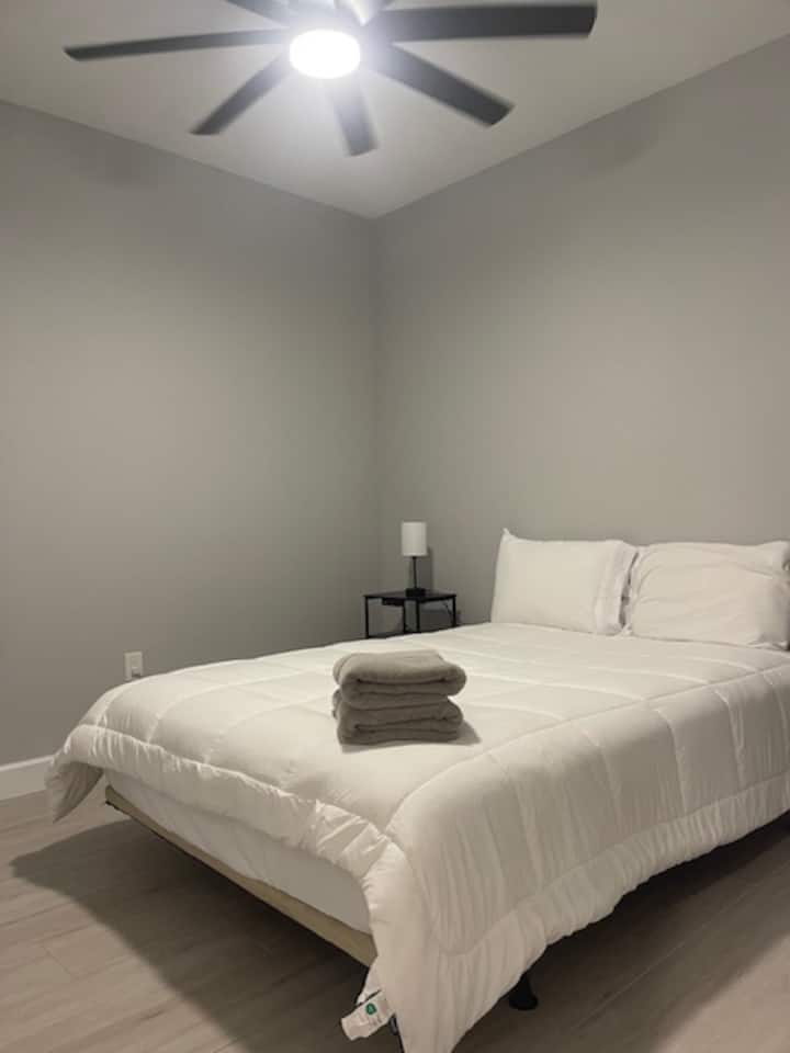 2 Rooms W Private Bath- New Build - Sarasota, FL