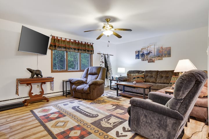 Serenity & Fun Cozy Pocono Cabin - Jim Thorpe, PA
