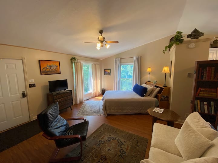 Cozy Studio In Brooks - Louisville, KY