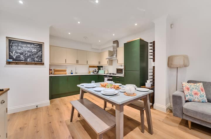 Chic Apartment - 2 Mins To Hampton Court - Surbiton