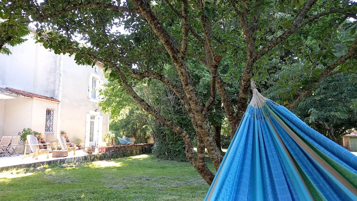 Belle Maison Charentaise (4 Personnes) - Saint-Claud