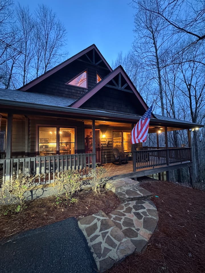 Cozy Dahlonega Cabin W/ Hot Tub - Dahlonega, GA