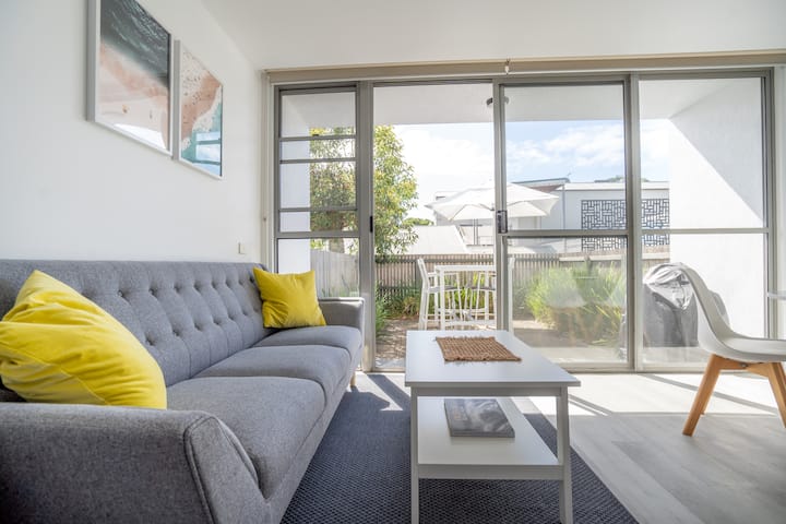 Coastal Charm: Fresh Studio In The Heart Of Lorne - Lorne