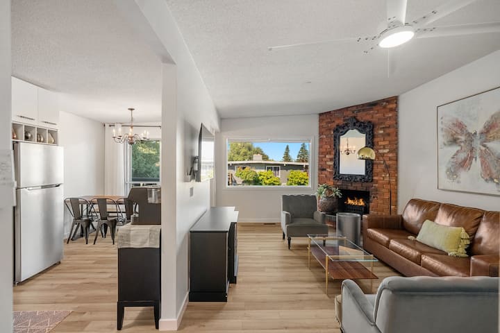 Large Groups, Sleeps 18, King Bds, Canyon Meadows - Calgary
