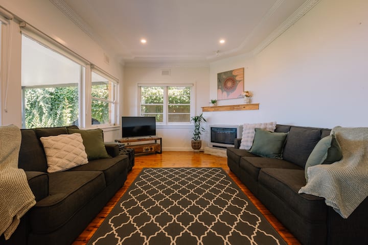 Mountain View: Katoomba, Blue Mountains - Katoomba
