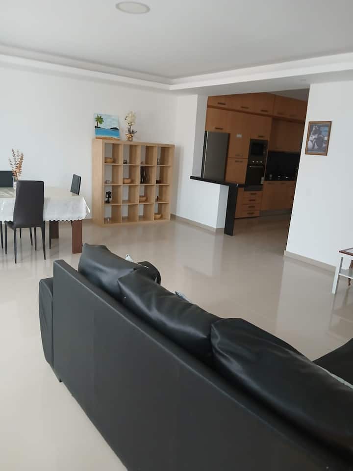 Apt T3 Guest House Sodade - Limpeza E Co-working - Praia