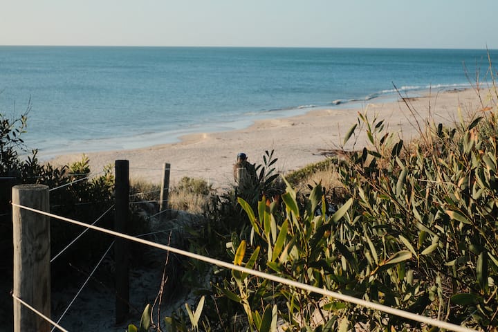 Wirilda | A Light-filled Coastal Escape - Normanville