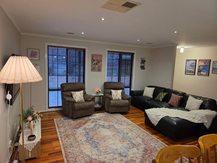 Scenic Gem Nestled In Hilly Pakenham, Australia - Gumbuya World, Tynong North