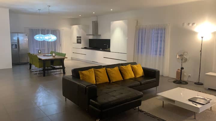 "Luxe Villa In Suriname Dichtbij Het Centrum. - Suriname