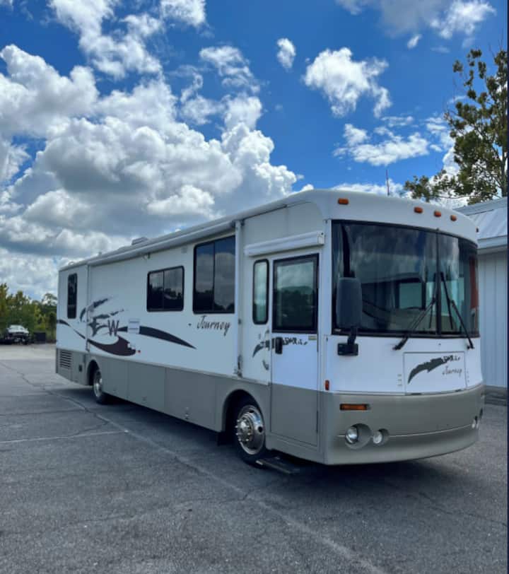 Cozy 36’ Rv In Ocean Springs, Ms - Biloxi