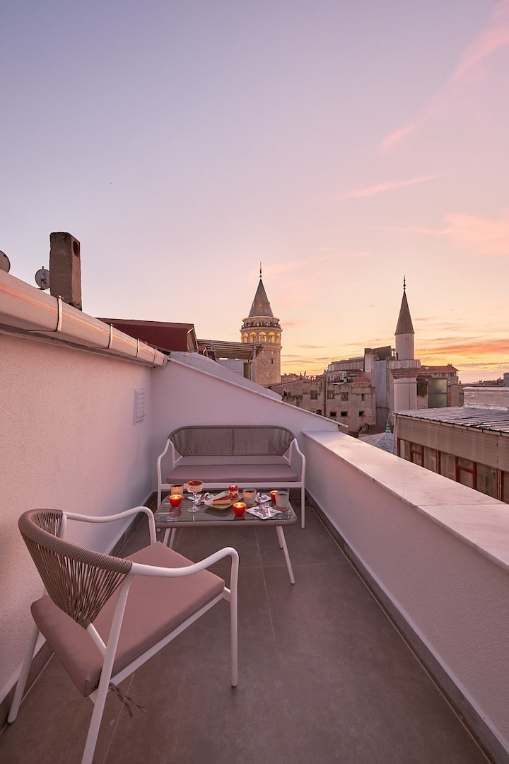 Urban Oasis: Duplex 3br, 2ba, 2 Private Terraces - Istanbul