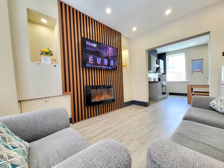 Entire House Close 2 Centre Stadium • Free Parking - Liverpool