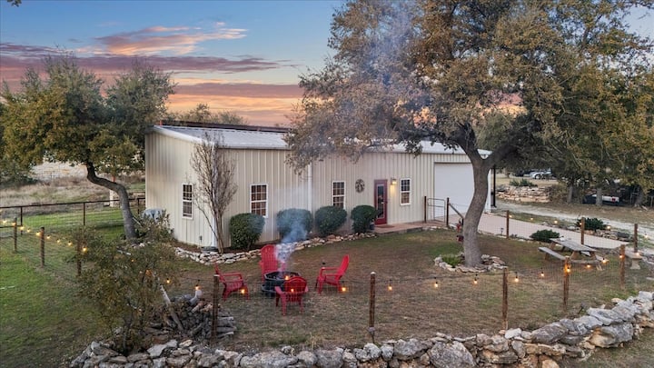 Barndominium W/farm & Firepit Near Lake Georgetown - Georgetown, TX
