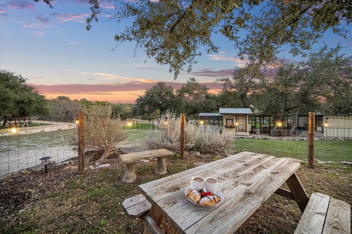 Rustic Barndo Farm Bliss – 5 Min Lake Georgetown! - Georgetown, TX