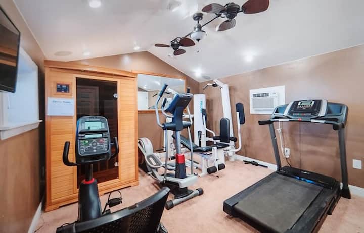 Grammie's Kanab Retreat 3 Houses—yard—sauna—gym! - Kanab, UT