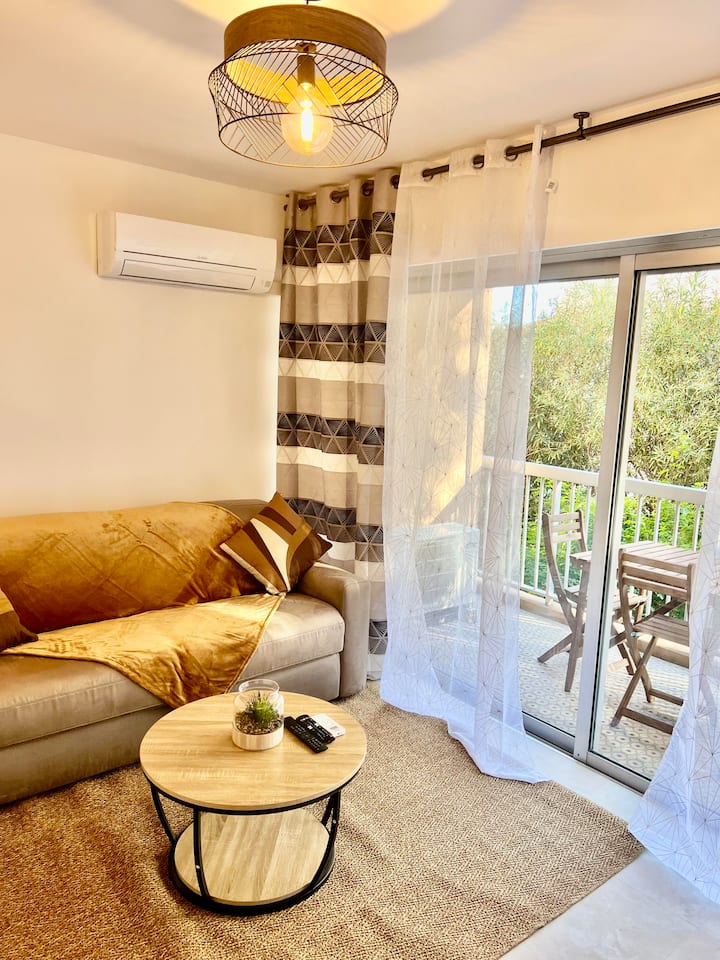 Appartement Cosy, Calme Et Climatisé Proche Centre - 안티베