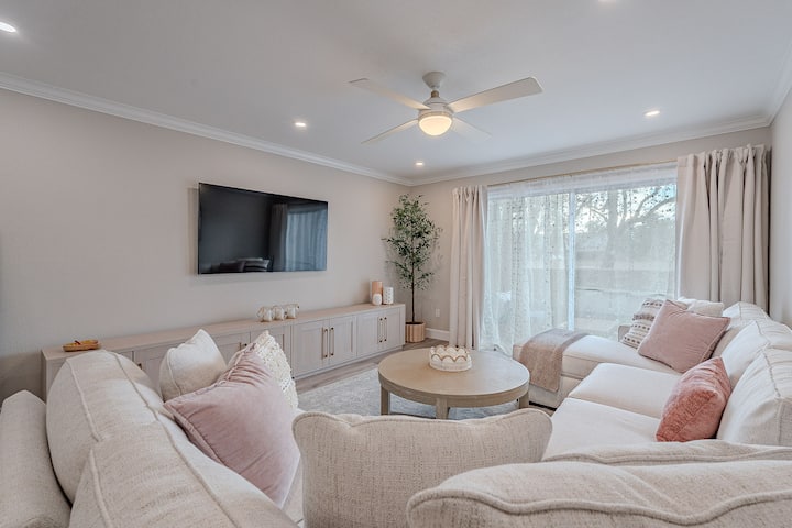 Superhost Mcrmck Lxry Retreat: Mdrn 2br2ba Oasis - Scottsdale, AZ