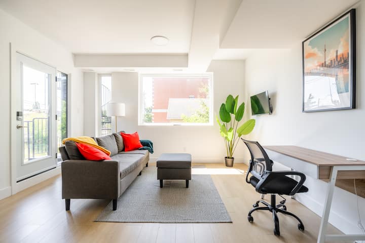 Spacious 2 Bedroom Close To Transit / Beach - Toronto