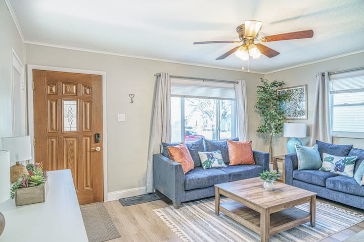 Close To U - Champaign, IL