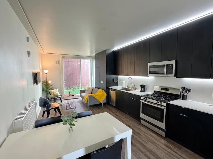 Stylish 2-bed Apartment Minutes Away From Campus! - Berkeley, CA